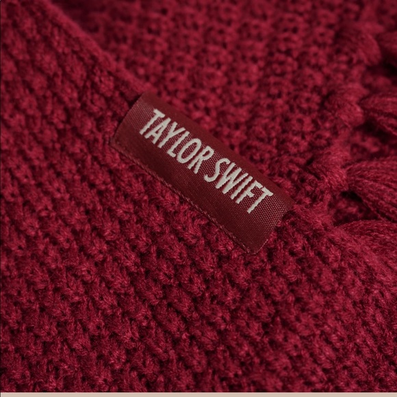 Taylor Swift | Accessories | Official Taylor Swift All Too Well Red ...